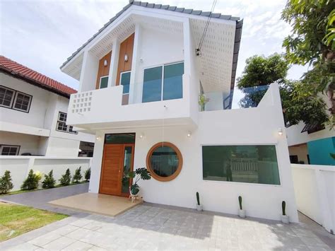 ซื้อบ้านร้างมาชุบชีวิตเป็น “บ้าน 2 ชั้นสไตล์มินิมอล” สวยน่าอยู่มาก