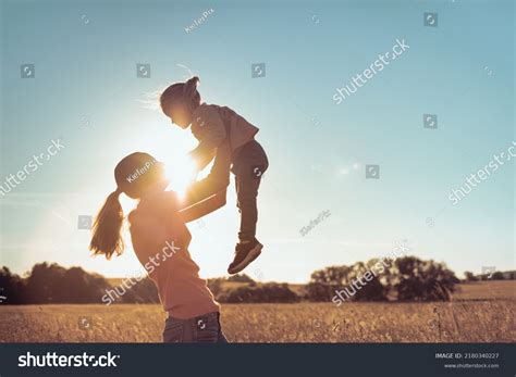 2353909 부모자녀 이미지 스톡 사진 및 벡터 Shutterstock
