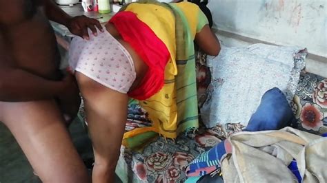 බොරුව දාන්න එපා පුංචි එක පාරක් කරමු පුංචිගේ සාරිය ගලවන්න තිබුනු ආසාවක් Srilanka Fucking Home