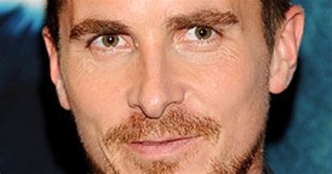 배트맨 크리스찬 베일 엄마 누나 폭행 돈 때문 Vs 모욕해서