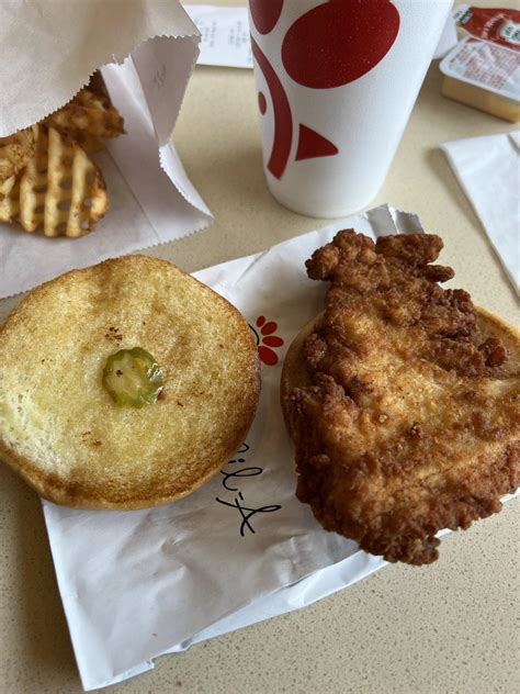 This Burger Only Got One Small Pickle Rmildlyinfuriating