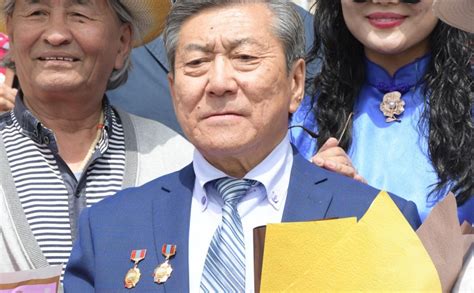 Шинэхэн МУАЖ Г Равдан Би өөрөө баярлахаас гадна олон хүнийг баярлуулж байгаа юм байна