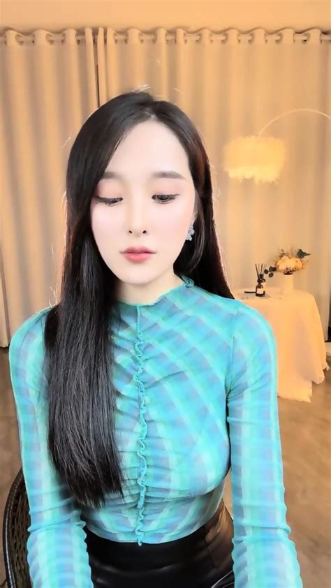 正宗绿播女神下海!长腿超级甜美御姐上线自慰,腿型很美 露点极高!逼还是粉嫩的,自慰水出够多,声音很甜蜜 请戴上耳机 01 Eporner 正宗绿播女神下海!长腿超级甜美御姐上线自慰,腿型很美 露点极高!逼还是粉嫩的,自慰水出够多,声音很甜蜜 请戴上耳机 01 Eporner