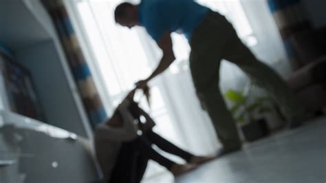 Предадоха на съд мъж пребил отвлякъл и затворил жена си в кравеферма Престъпления Крими