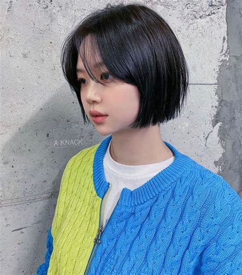 Short Bob With Layers Short Hair Cuts For Round Faces Layered Bob Short Short Black