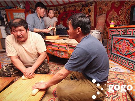 Сар шинийн хишиг