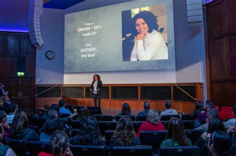 Искаме да изкажем специални благодарности на Genoveva Christova за