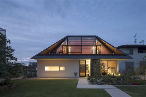 Casa De Largo Techo A Cuatro Aguas Naoi Architecture And Design Office Plataforma Arquitectura