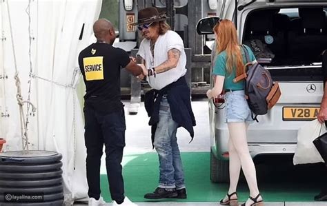 جوني ديب يثير الجدل بصور مع فتاة شقراء في إيطاليا