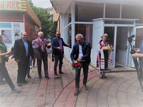 Пенсионерите в Монтана посрещат празника на града в обновен клуб снимки