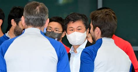 월드컵 16강 기적 벤투호 코칭스태프 격려하는 정몽규 대한축구협회장 [사진]