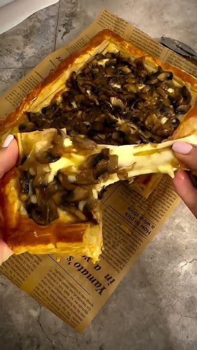 Очень вкусный пирог из слоеного теста с грибами и сыром Youtube
