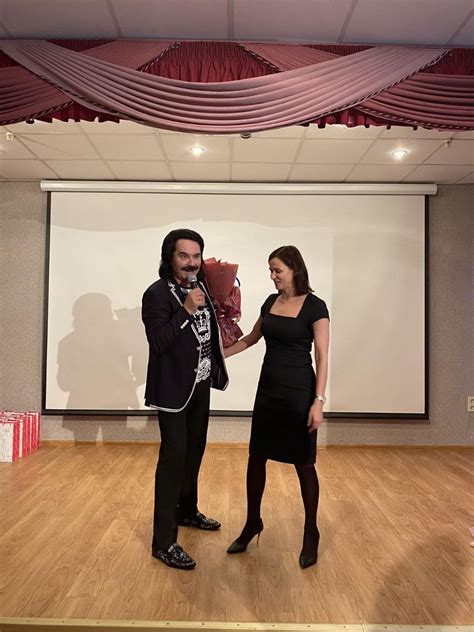 Вельмишановні колеги дорогі панове Вчителі зі Святом вас з Днем працівників Освіти України