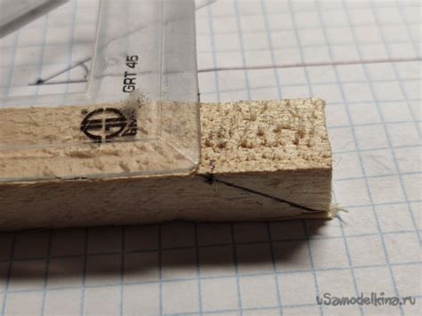 Парящая подставка под фоторамку из дерева