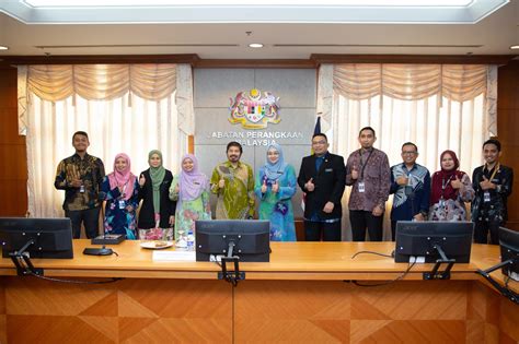 Kunjungan Hormat Ke Atas Ybhg Dato Sri Dr Mohd Uzir Mahidin Ketua Perangkawan Malaysia Dosm