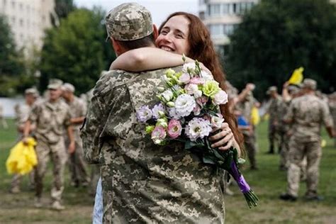Коли надається відпустка військовому за сімейними обставинами і на який термін