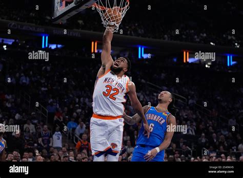 New York Knicks Karl Anthony Towns 32 Dunks The Ball In Front Of