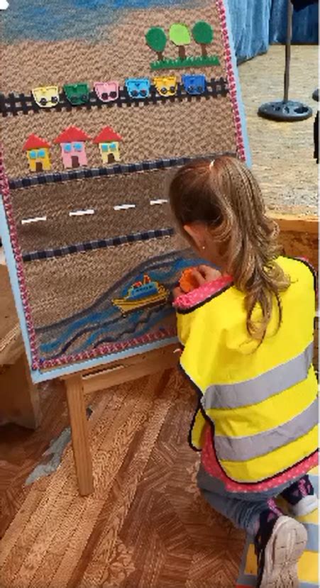 Празник по БДП на групи Ален мак Мики маус Чаровници Детска градина №4 Чуден Свят