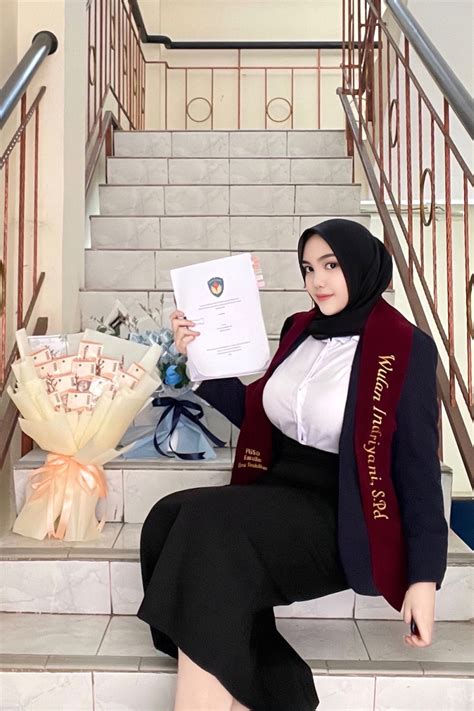 Calon Guru Wulan Indriyani Ternyata Selebgram Hijab Dzargon