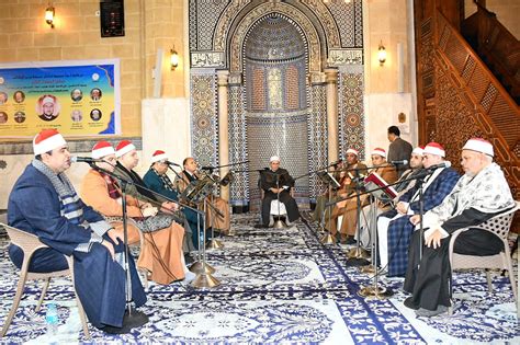 ما حكم قراءة القرآن بصورة جماعية؟ دار الإفتاء تجيب