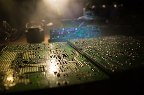 전자 마이크로 회로의 양식에 일치시키는 사진 마이크로 회로 연락처 전자 제품 마더 보드 검은 색 배경 전자 기기의 매크로 사진 Cpu에 대한 스톡 사진 및 기타 이미지