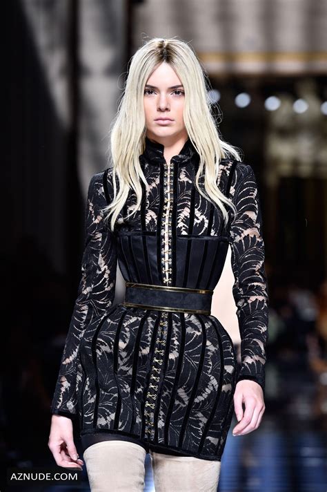 Kendall Jenner Walked The Runway Braless At Balmain Show Paris Fashion