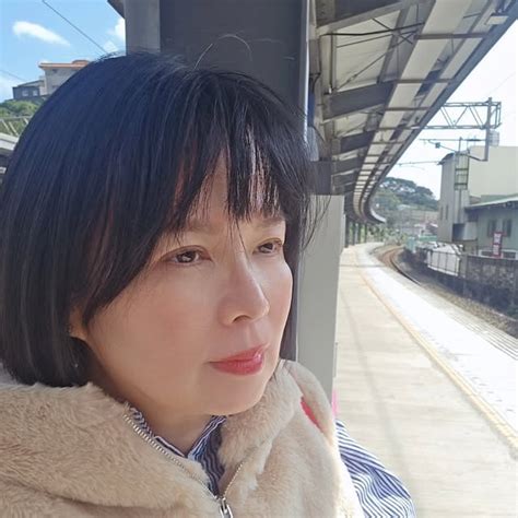 我雙手禁治療，因為是雙邊乳癌 抽血只能抽腳 常常是要抽血來3個4個護理人員 一次抽血得到很多烏青 成功的時候，我都要好好讚美一下 護士還會安慰