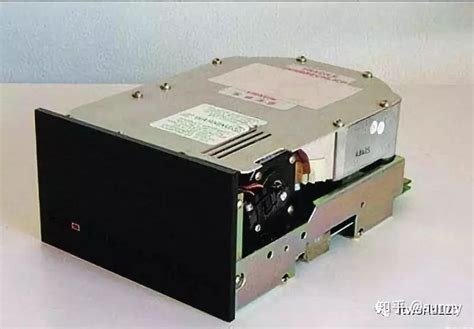 世界上第一块硬盘长什么样 知乎