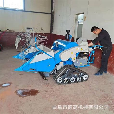 山地小麦收割机小型山地小型水稻机小型背负式小麦机大山谷图库