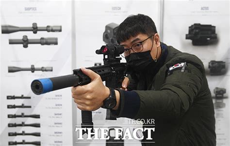 미래 전장에 필수품 광학조준경 포토 포토 기사 더팩트
