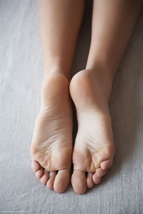 Beautiful Female Feet Telegraph