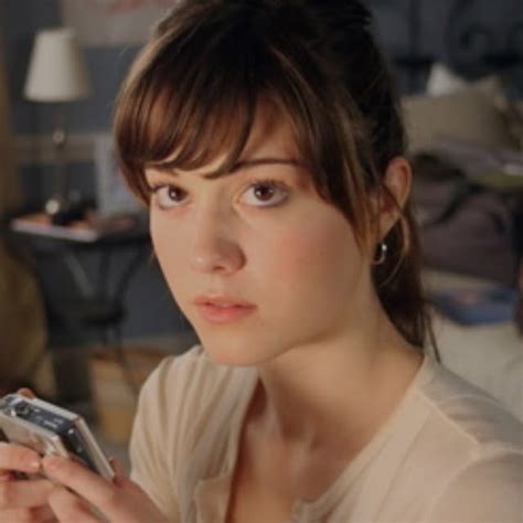 а они по этажам ходят ищут она успела им позвонить а дверь открыть нет Я их отвела благо