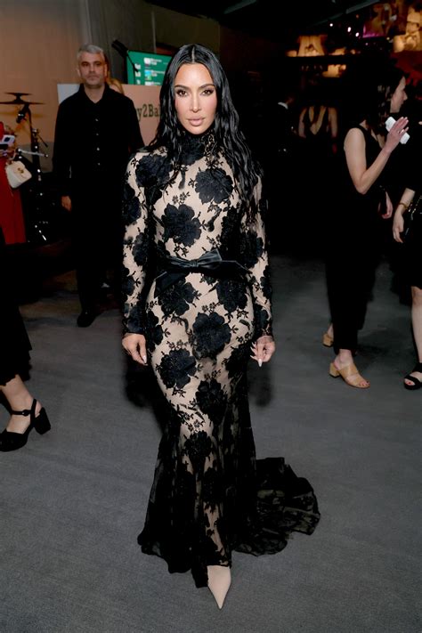 Surgeon Reveals Cause Of Celeb Stink Faces Kardashians Have Old