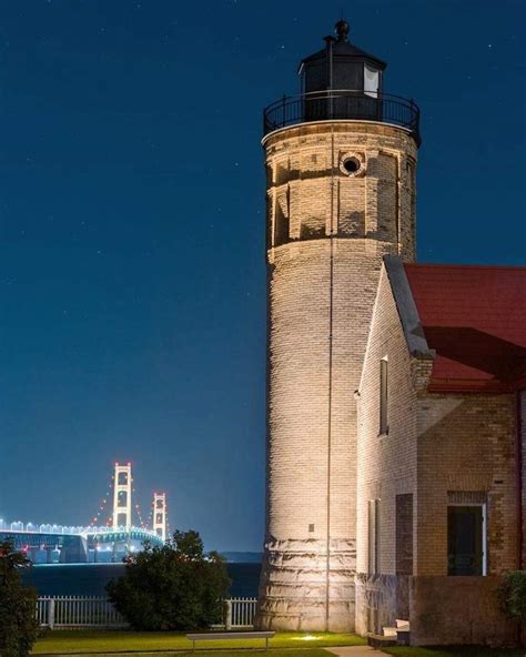 Pin By Wayne Zelinsky On Light Houses Beautiful Lighthouse Pure Michigan Lighthouse