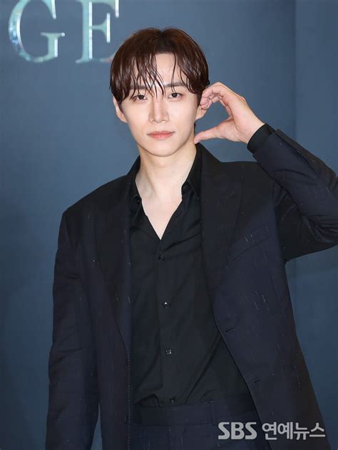 [e포토] 이준호 가을비에 젖은 촉촉한 하트