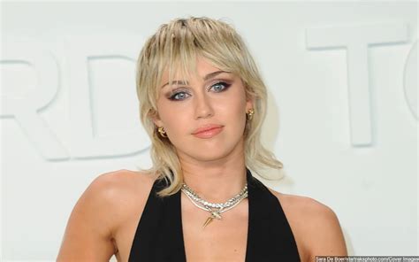 Miley Cyrus May Headline Super Bowl Halftime Show In 2025