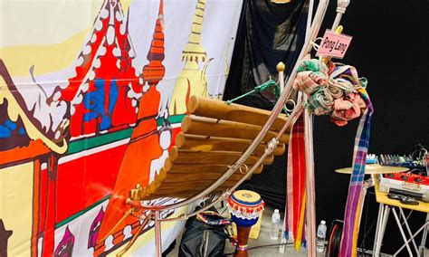 สาธิตเครื่องดนตรีอีสาน โชว์เครื่องดนตรีอีสาน ตามโรงเรียน สอนดนตรีพื้นบ้านอีสาน Ennxo