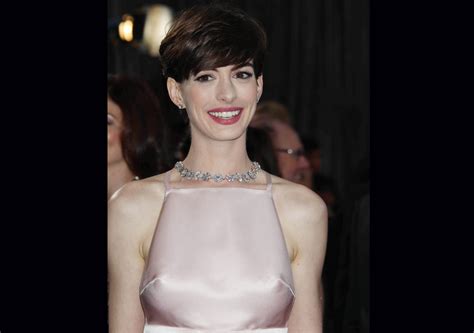 Anne Hathaway Son Nipplegate Des Oscars Fait Polémique Closer