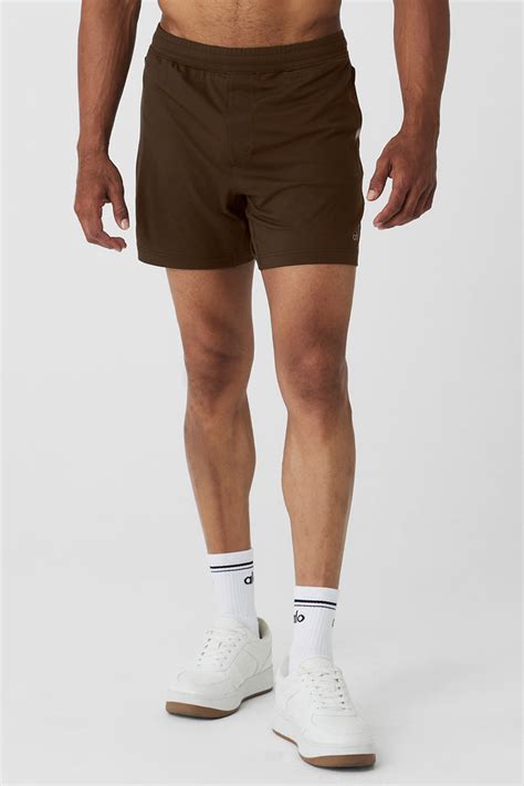 7 conquer react performance short espresso alo yoga