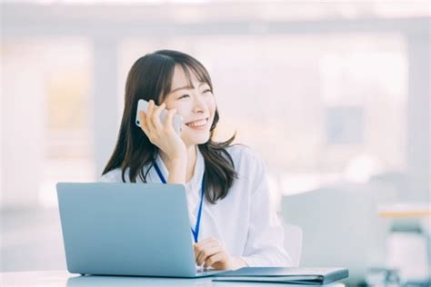陰でモテる女の特徴は？密かに人気の女子の共通点をチェック
