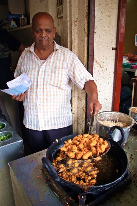 Taste Of Indore खुशनुमा मौसम को खास बनाते गर्मागर्म मूंग बड़े Taste Of Indore Hot Moong Bade