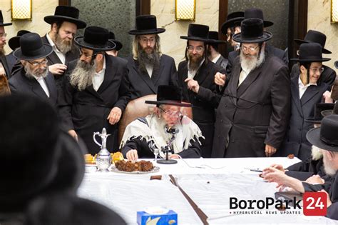 Photo Gallery Slonim Rebbe Davening Shachris In His Shul In Boro Park Boro Park 24