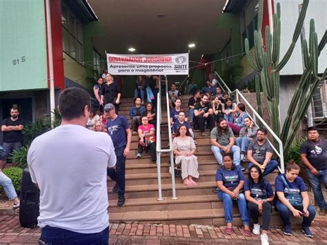 Greve Dos Professores Chega Ao 3º Dia No Oeste De Sc Com 8 Mil Alunos