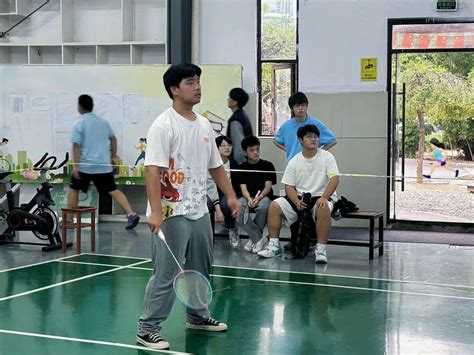 谁羽争锋 激扬青春我校富阳校区第四届羽球杯班级羽毛球联赛开赛