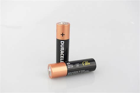 Duracell Vs Energizer Difference And Comparison Diffen