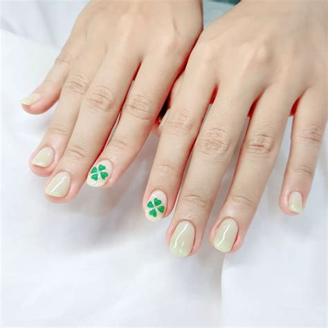 ทำเล็บสายมูรูปใบ🍀 โคลเวอร์ Clover สัญลักษณ์แห่งความโชคดี แกลเลอรีที่โพสต์โดย Richploy Lemon8