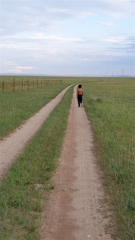 Лхагвагийн Эр хүн багаасаа л эр хүн шиг байдаг Өнөөдөр бидний айл бүрийн удмын ёс заншил