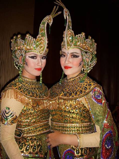 Rosalinda Enterprise Sanggar Tari Penari Tradisi Bandung Ceuceu
