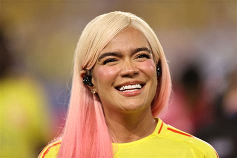 Karol G Ya No Tiene El Pelo Rosa Ahora Es