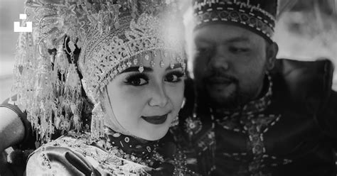 의상을 입은 남자와 여자 사진 Unsplash의 무료 얼굴 이미지